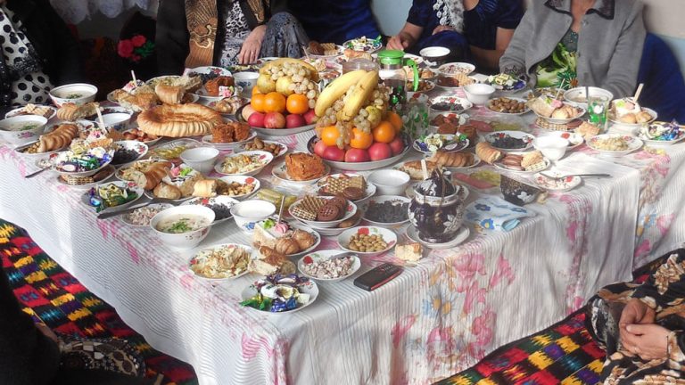 uzbek-party-table - The Culture Story